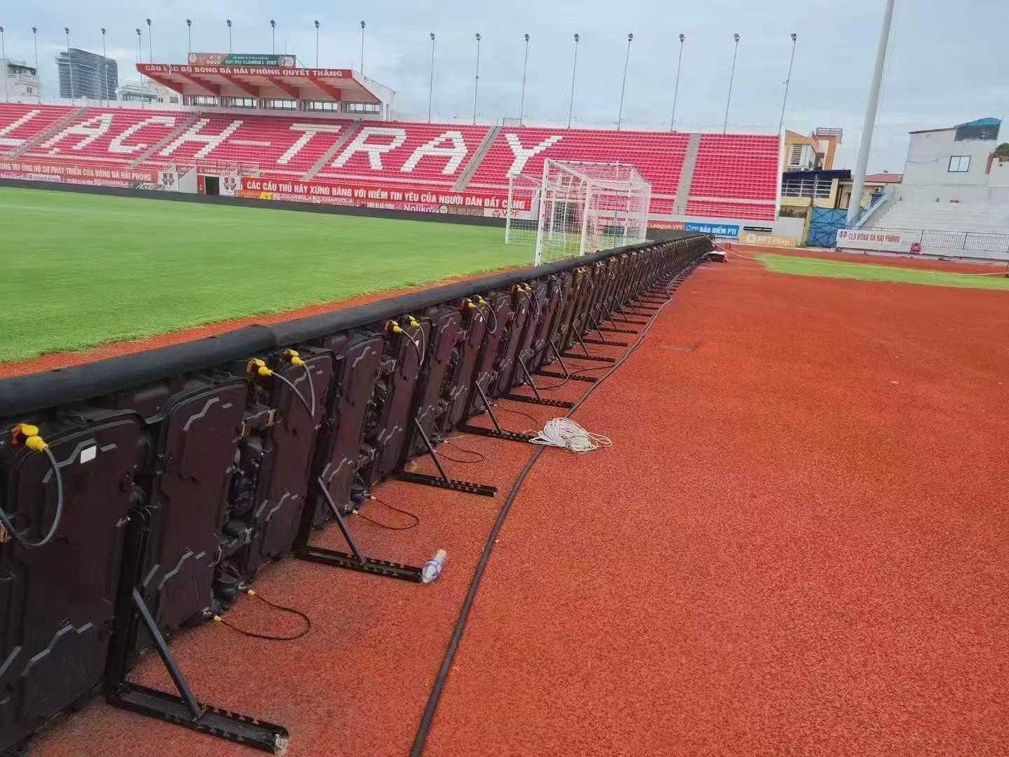 Full Color P10 LED Screen Display Outdoor Digital Billboard Football ...